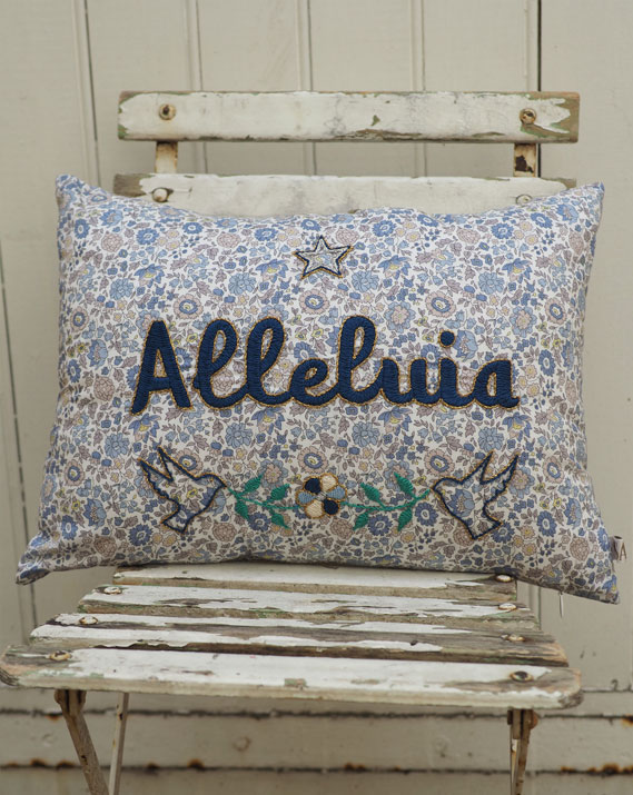 Coussin brodé Alléluia liberty - Catho Rétro x CSAO